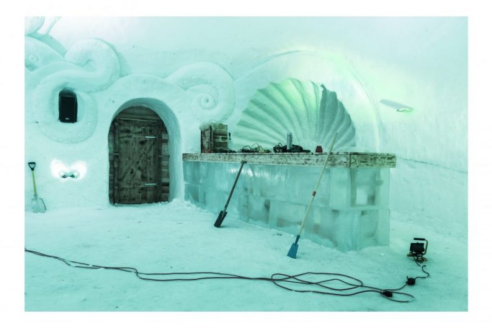 Building an Igloo for a party and a sleep over - #myinnsbruck