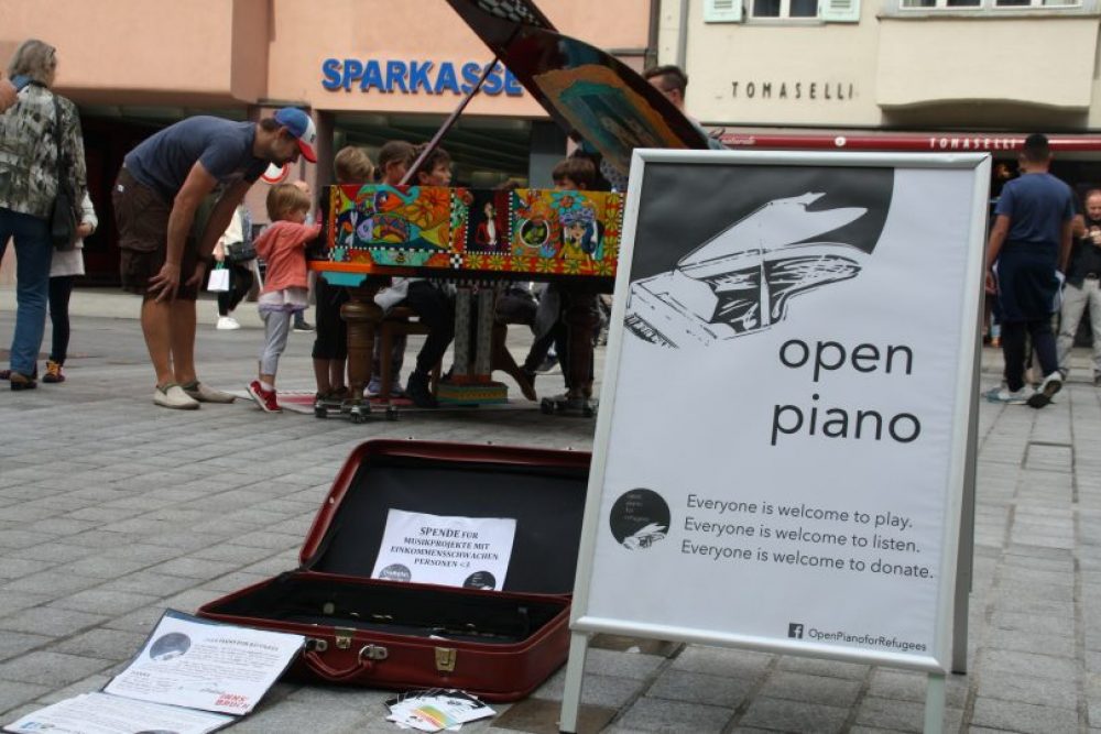 Open Piano for Refugees - Innsbruck Style! - #myinnsbruck