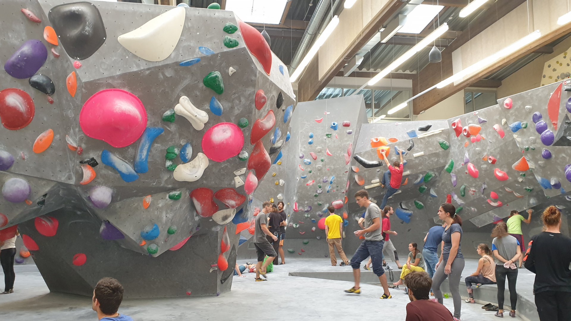 Eine der größten und modernsten Kletterhallen weltweit mit - #myinnsbruck