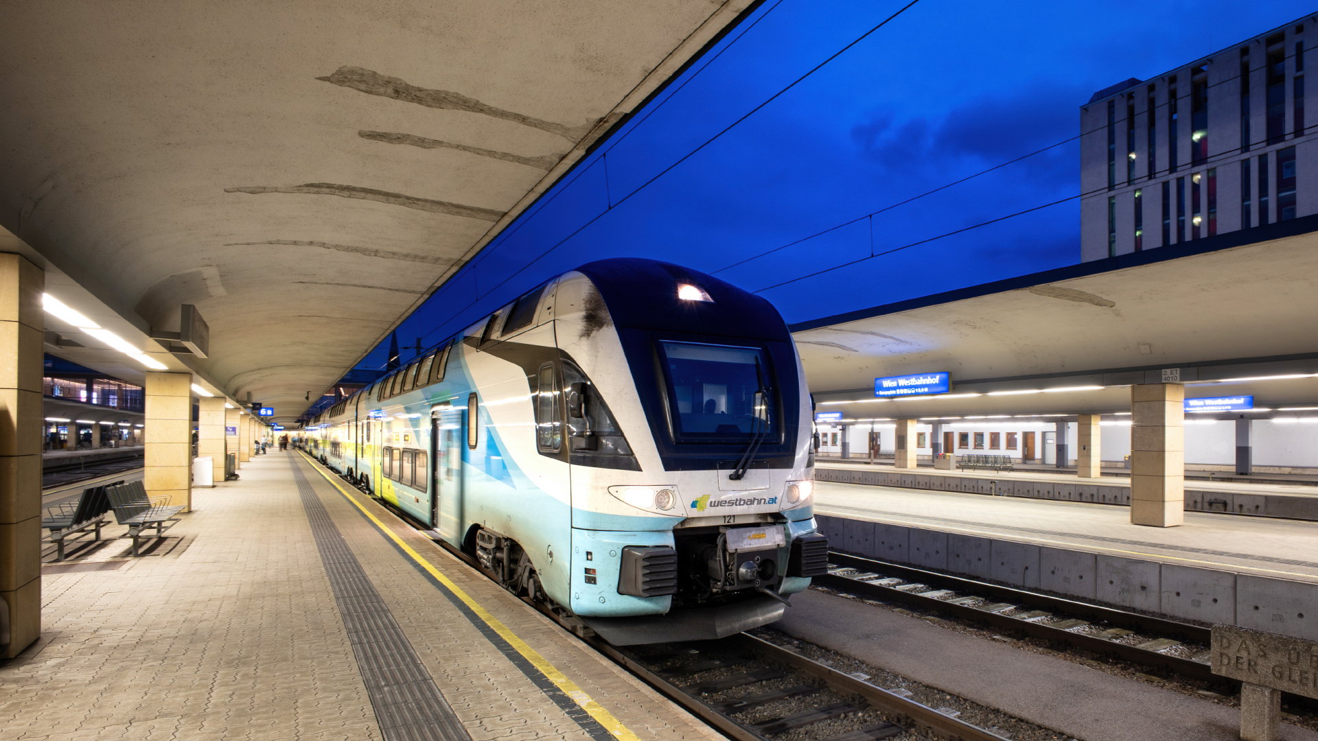 Hooray, she's here! With the WESTbahn to Innsbruck - #myinnsbruck