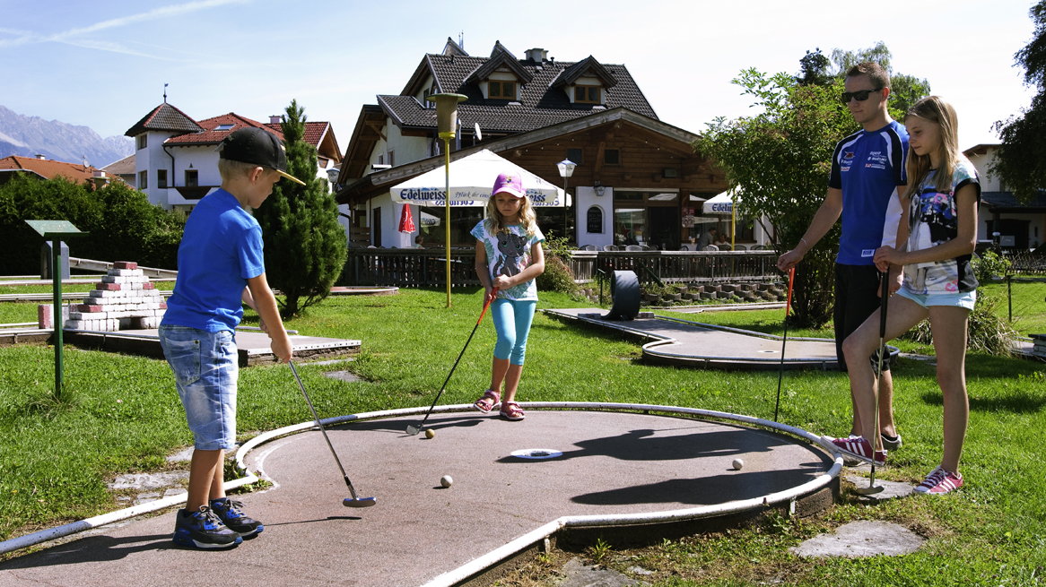 Mini golf: a sport for all ages - #myinnsbruck